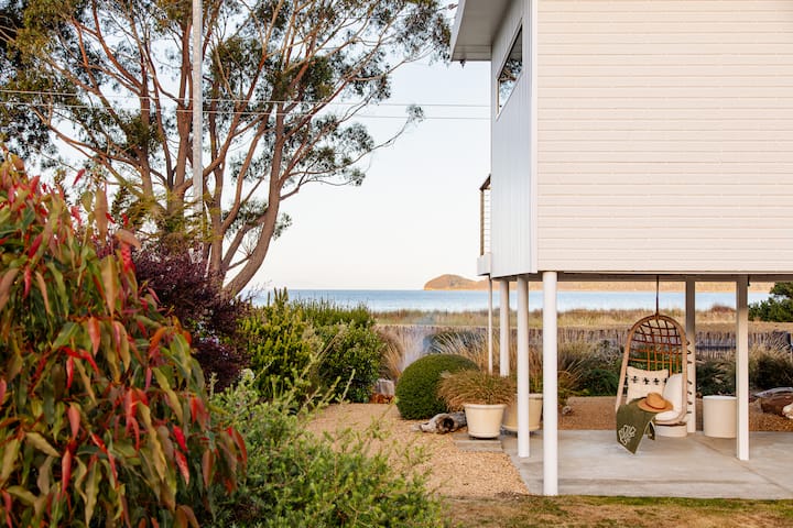 The Joneses- Luxury Beachfront Home For Two - Australia
