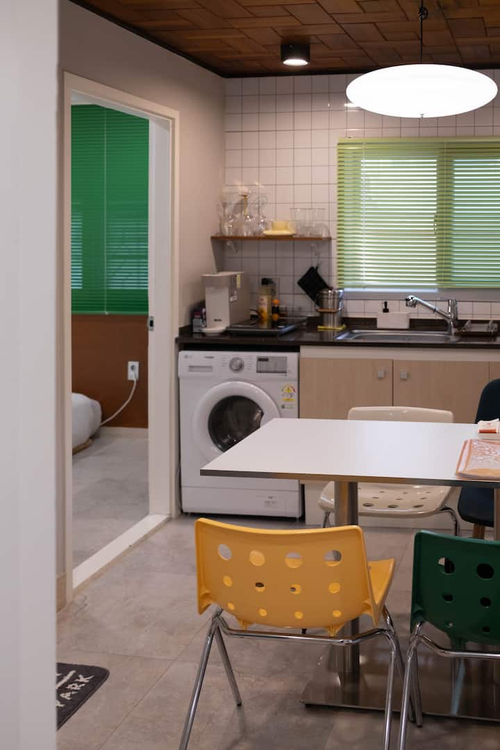 [가끔_신촌] 3 Room, 각방 에어컨, 홍대 신촌 인접 사진맛집 1층 신규오픈 할인중 - Seoul