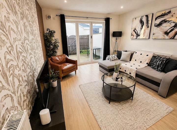 Stylish 2-bed Bristol Retreat | Parking & Garden - Bristol