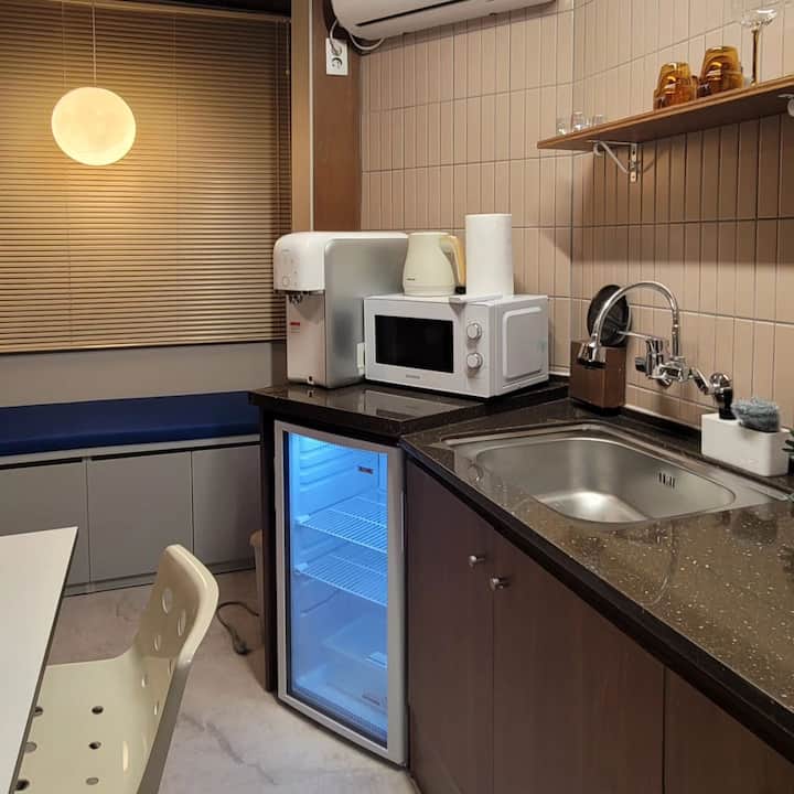 [가끔_신촌] 6room 10 People 각방 에어컨 홍대, 신촌 인접 독채 오픈 이벤트 - Seoul