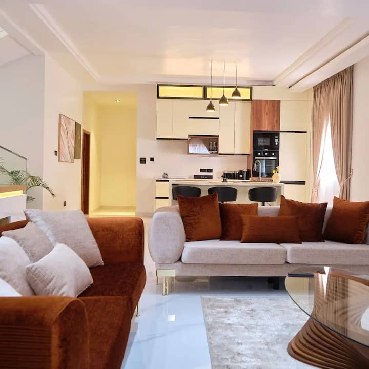 4-bedroom, 5 Washrooms - $500 Per Night - Accra