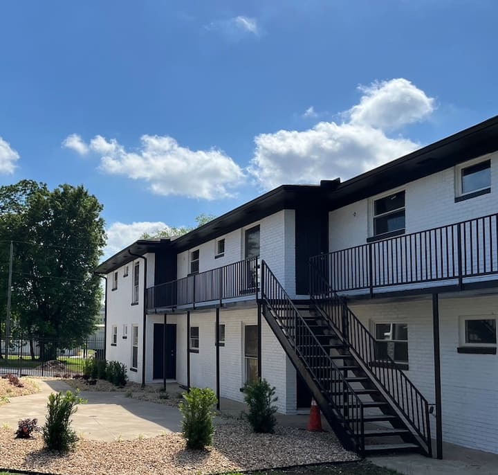 Delightful 1 Bdrm/ 1ba Free Parking And Wi-fi - Homewood, AL