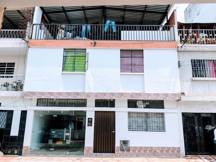 Casa Completa Para Grupos, En Excelente Sector. - Girón