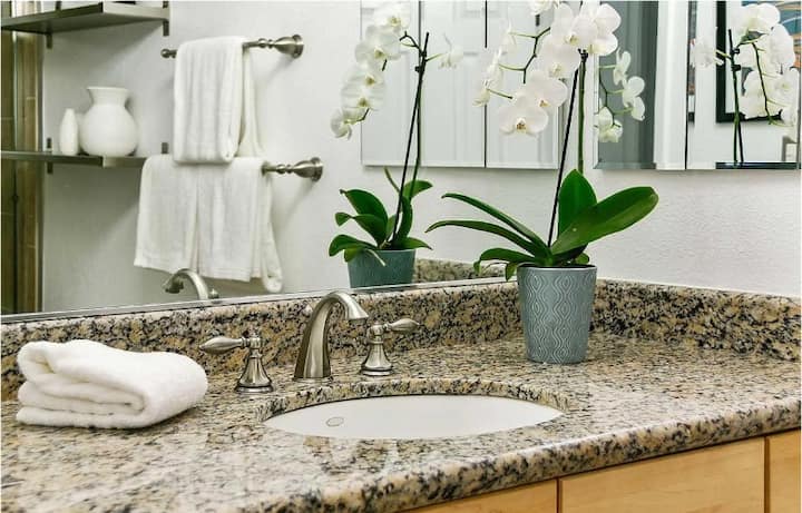 Condo Near Lake Merritt W/ Pool And Secure Parking - Oakland, CA
