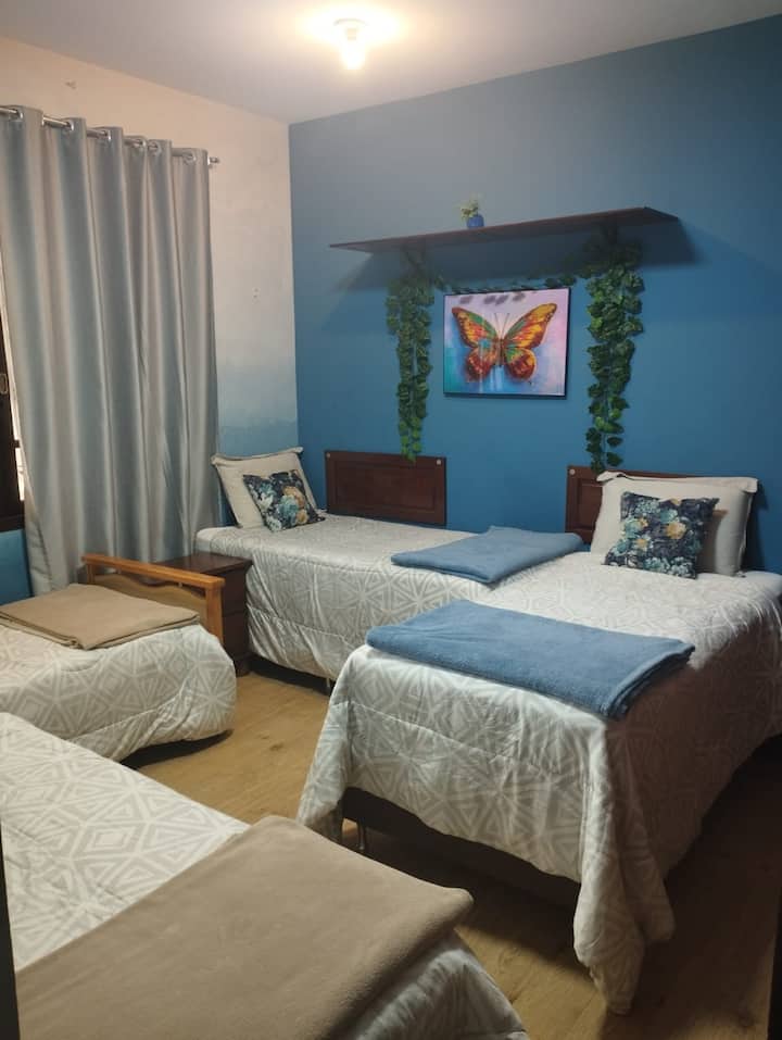 Casa Com Com Ar Cond. Para Até 8 Pessoas - Cascavel