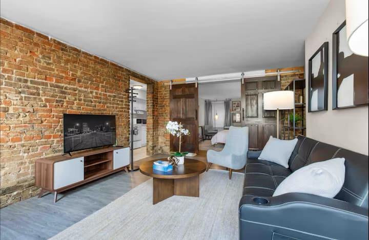Shockoe Bottom English Style Aparment - Richmond, VA