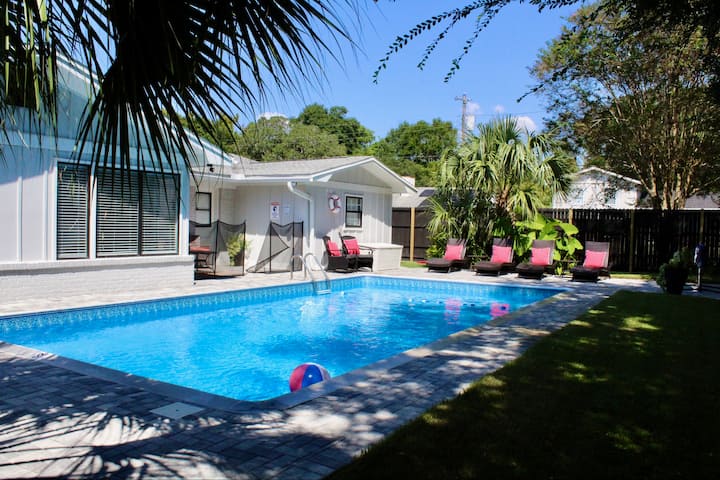 Casa Bella, 4 Bed/ 2 Bath 8 Min From Beach W/ Pool - Fort Walton Beach, FL