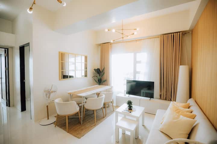 Amari At One Pavilion Place. City & Mountain View - 宿霧