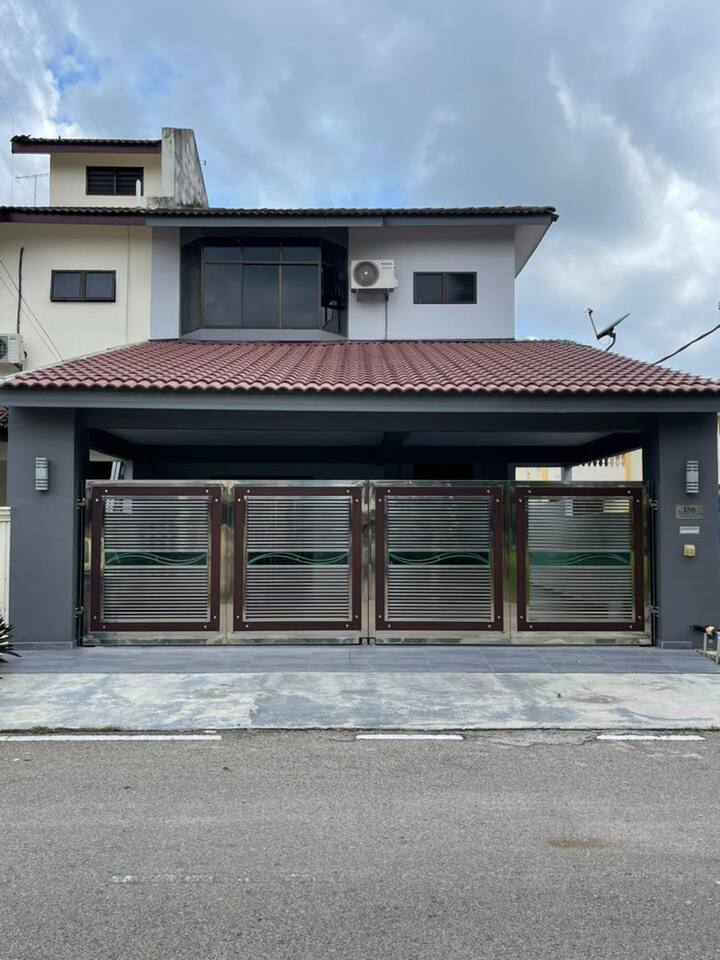 Good City Homestay - Muar