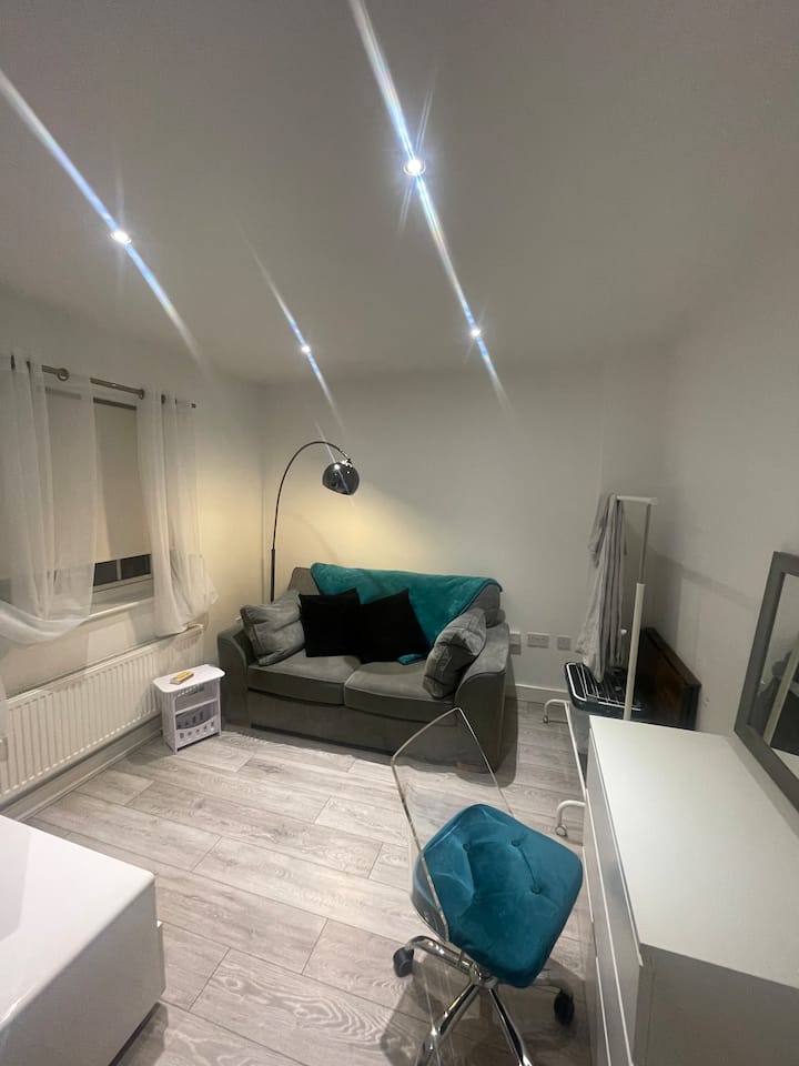 Cozy Spacious Room - Colchester