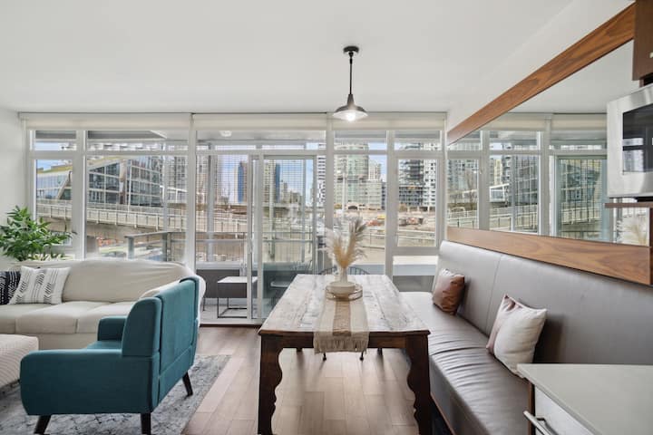 Modern Yaletown Condo - North Vancouver