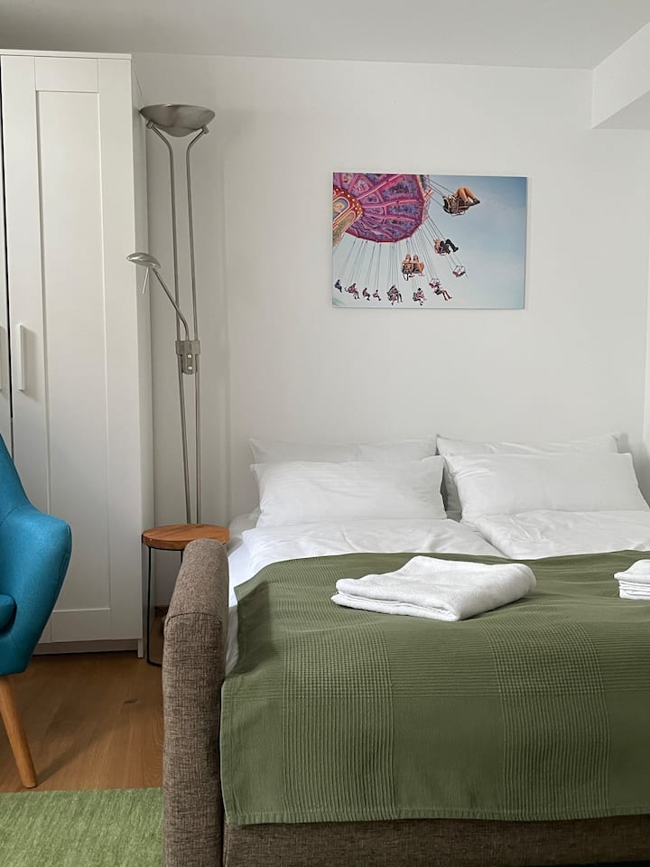 Klein Und Fein: Modernes Zimmer Mit Eigenem Bad - Berg