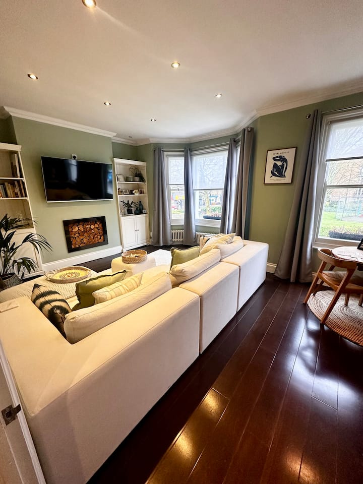 Spacious Flat Ideal For Home Working - Craven Cottage