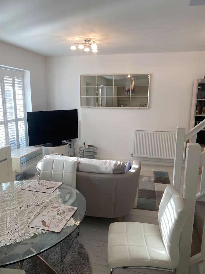 Lovely House. Horley Nr Gatwick - London Gatwick Airport (LGW)