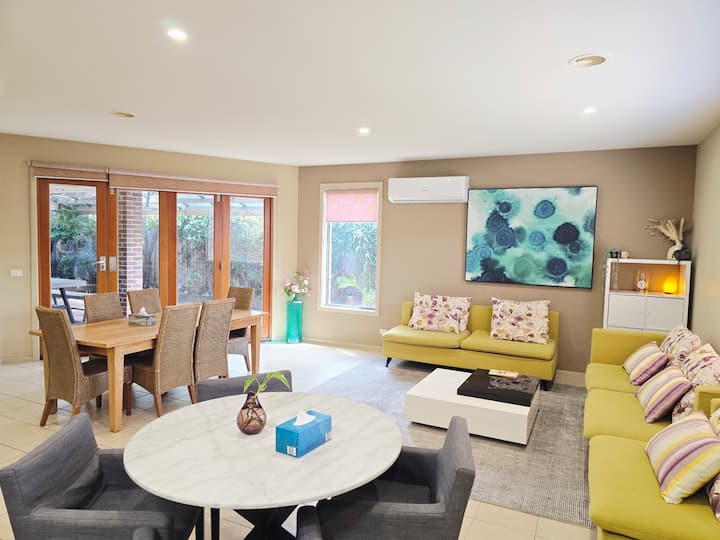 Specious Ex-display 5 Bdr House, 15 Guests - Victoria