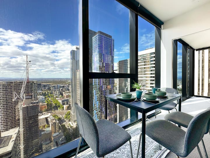 270 Degree Stunning Corner Skyline • Gym & Pool • - Melbourne
