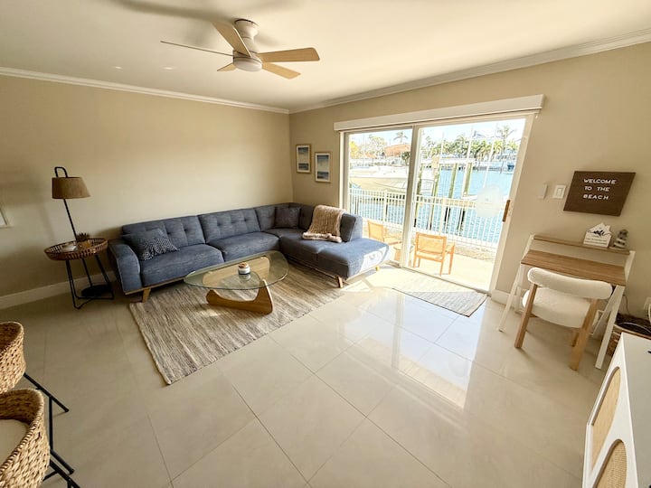 Beautiful Waterfront Beach Condo In St. Pete Beach - St. Pete Beach, FL