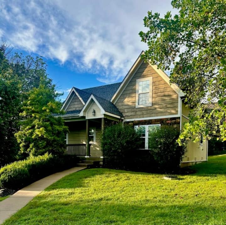 Deep Roots Den On Table Rock - Celebrate Winter! - Ridgedale, MO