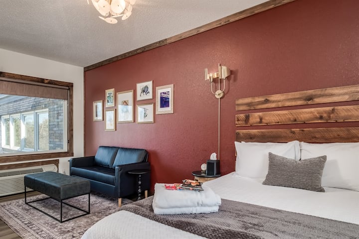 Work & Stay | Free Parking | Simple Comfort - Hastings, MN