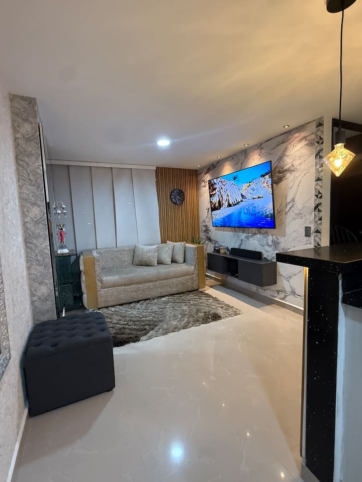 Apto En Medellín Cerca Al Poblado - Medellín