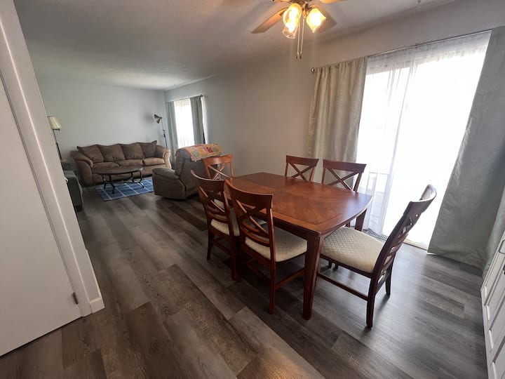 4 Bed 2 Bath Split Level Ne Side Fenced  Backyard - Cedar Rapids, IA