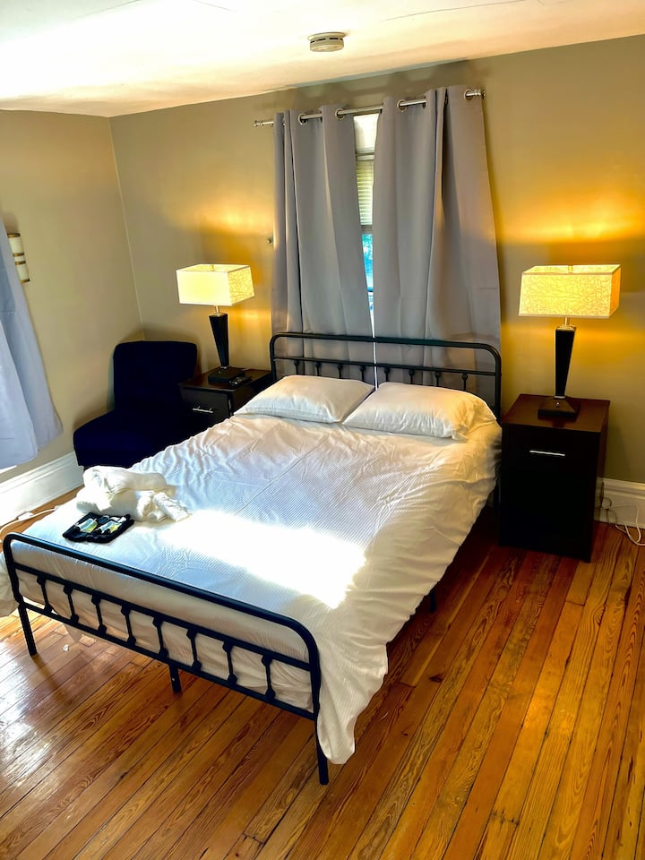 Crosby's Comfort Nest - 40 Inch Tv In All Bedrooms - Akron, OH