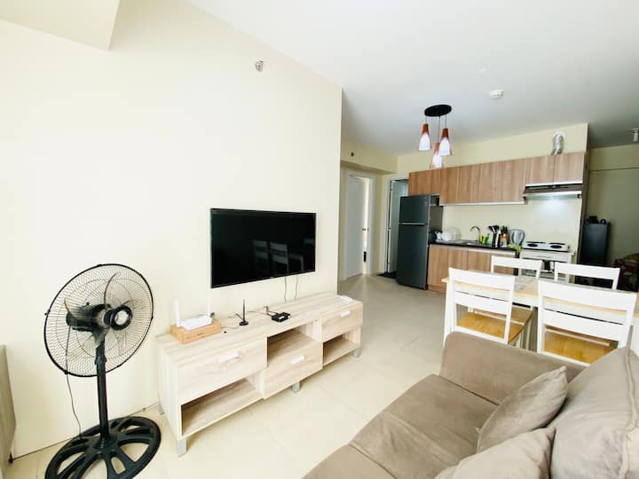 2br Flat For Groups W/ Wifi, Pool & Many More - Cebu City
