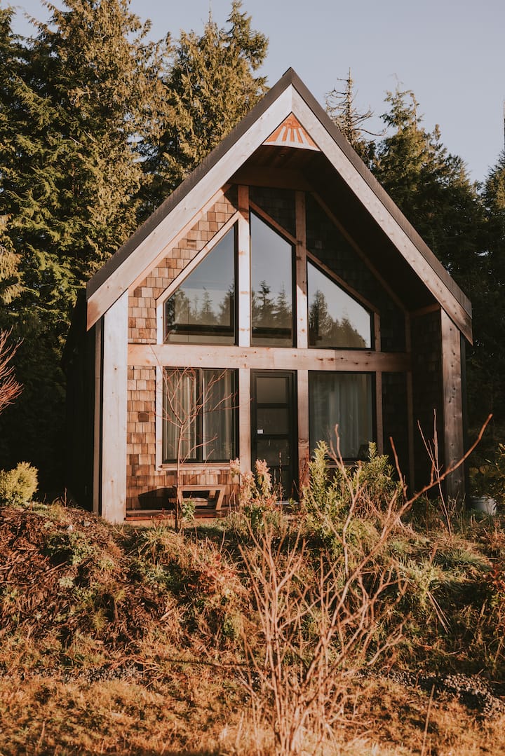 Soleil ~Halfmoon Bay Beach House - Canada