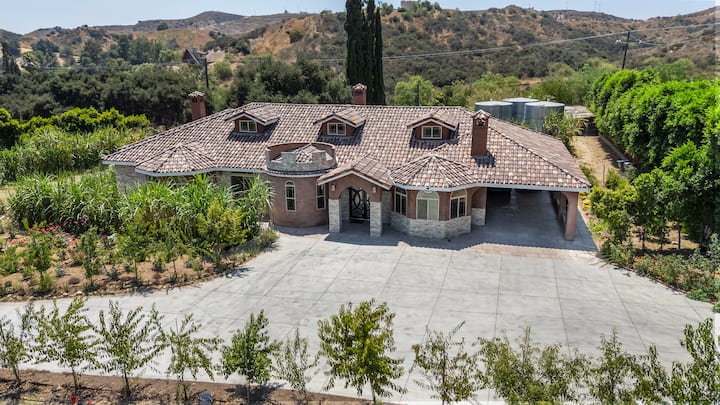 New 6br Ranch House With Alpacas - Los Angeles, CA
