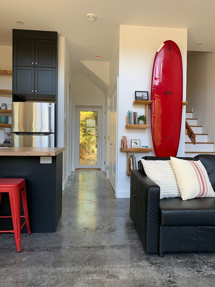 Luna ~ Halfmoon Bay Beach House - Vancouver Island