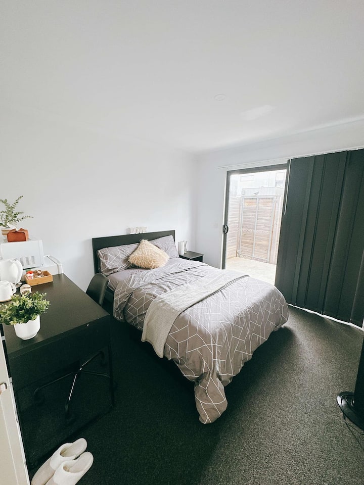 Beautiful Room In Cranbournewest - Cranbourne