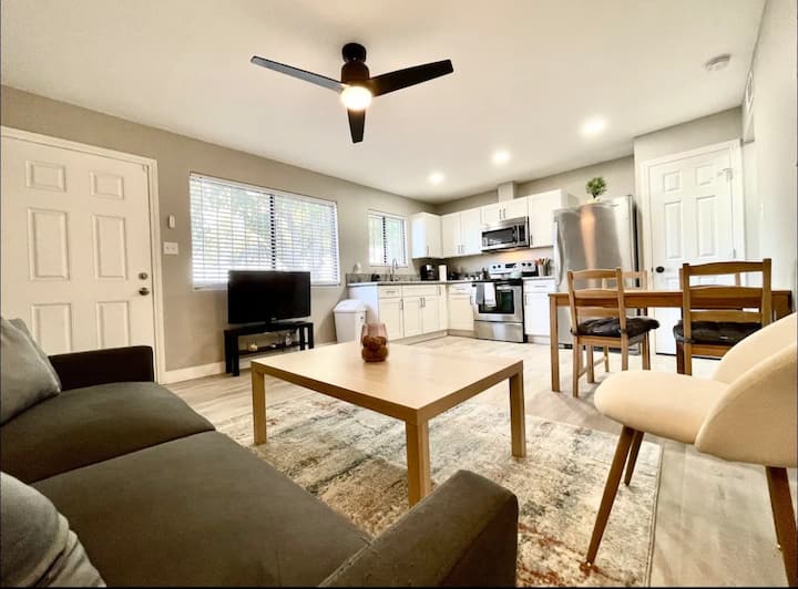 Cozy Apartment-minutes From Dtlv&arts District - North Las Vegas, NV