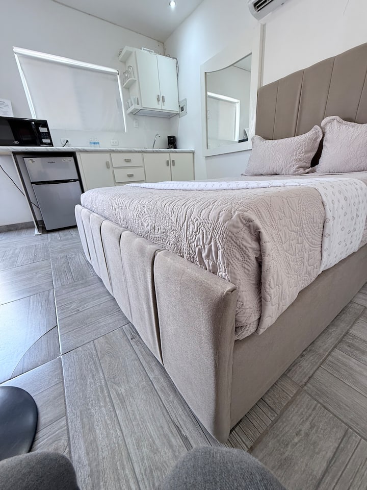 Depa Norte Cómodo Y Céntrico Con Cama Queen. - Hermosillo