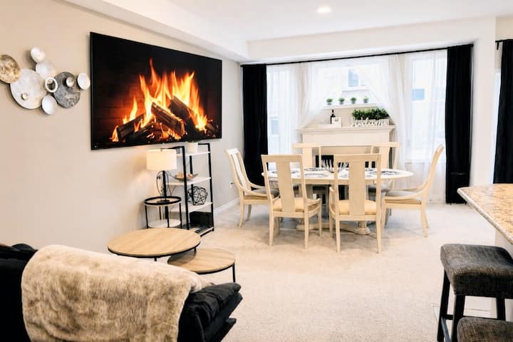 Charming Collingwood Townhouse, Central Location - Collingwood