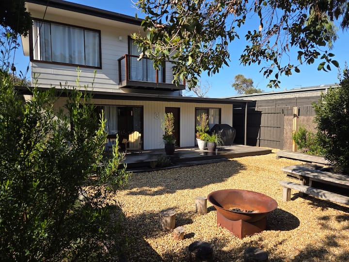 The Hideaway, Classic Beach House. - Rye