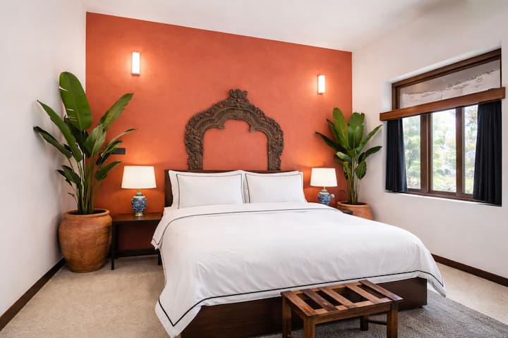 Black Cat | Queen Room • Boutique Café & Stay - Colombo (Sri Lanka)