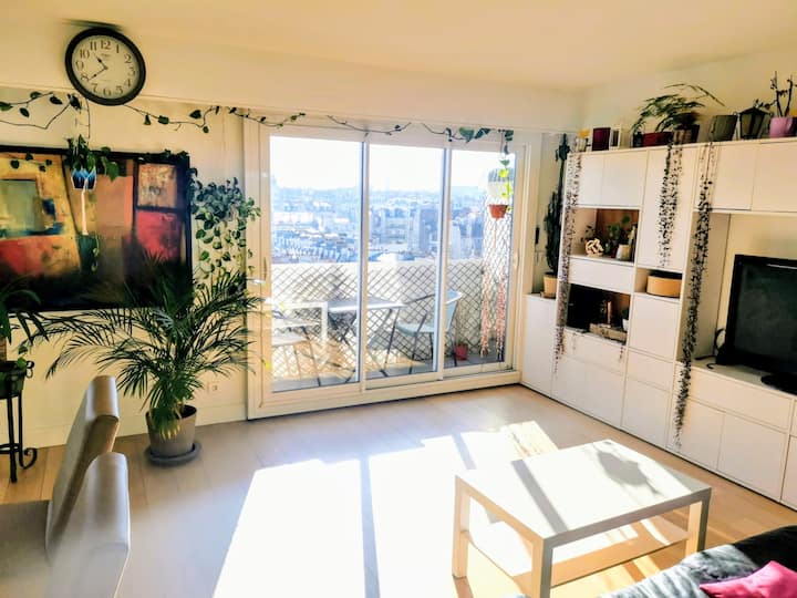 2 Pièces Avec Balcon Et Vue Panoramique - Paris