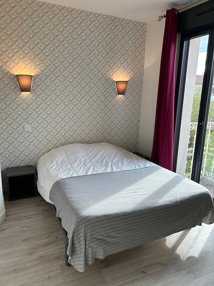 Appartement F2  Meublé Et Calme - Châtel-Guyon