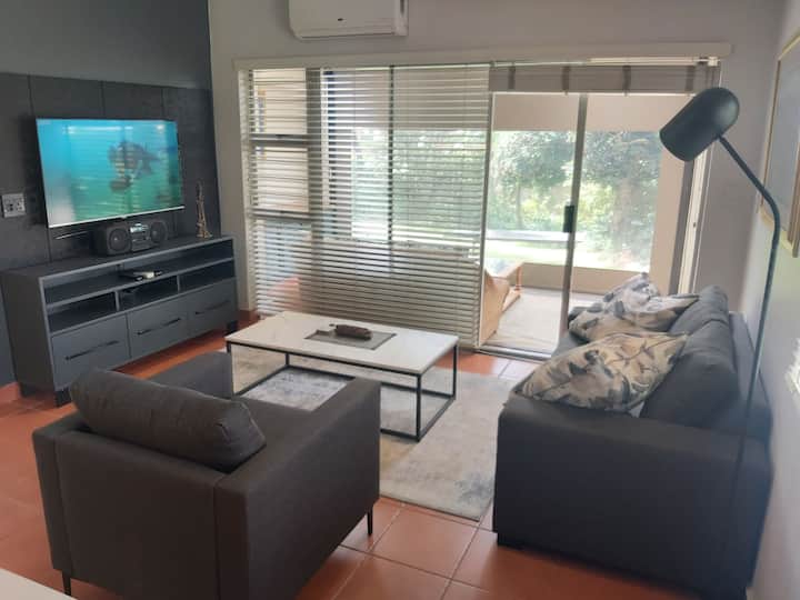 Fernpark Cottage, Fresh & Modern - Randburg