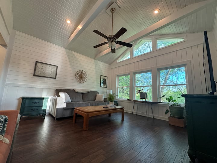 Quiet Home On 2 Wooded Acres For Long Stays - Splash Pad, Bethalto