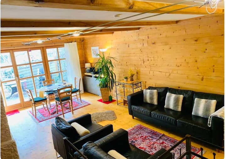 Holzblockhaus Mit Charme: Weil Wir’s Uns Wert Sind - Murnau am Staffelsee
