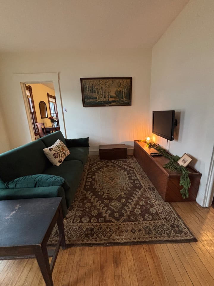 Charming Apt In Historical Home Near The Mountain - Rutland, VT
