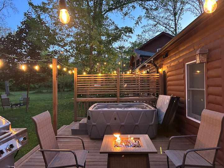 Relaxing Hot Tub, Cozy Movie Night With Popcorn - Oswego, IL