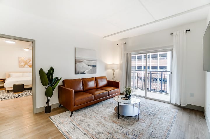 Luxury Uptown Condo*free Parking*pets Welcome - Charlotte, NC