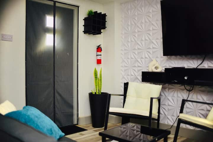 Studio Apartment With Balcony, Garden And Pond - Grenada