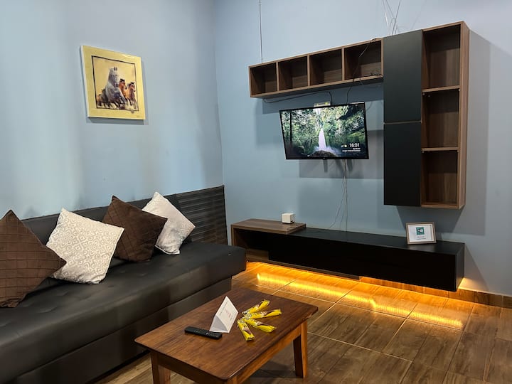 2br Cómoda Casa Con Estacionamiento - Paraguay