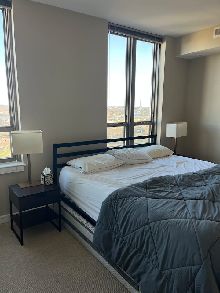 Luxury Condo Walk To Metro Parking Multiple Cars! - Arlington, VA