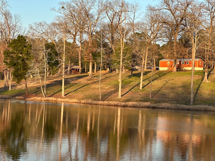 Lumber Jack Cabin
Is Cozy Over Look A Nice Lake. - Nacogdoches, TX