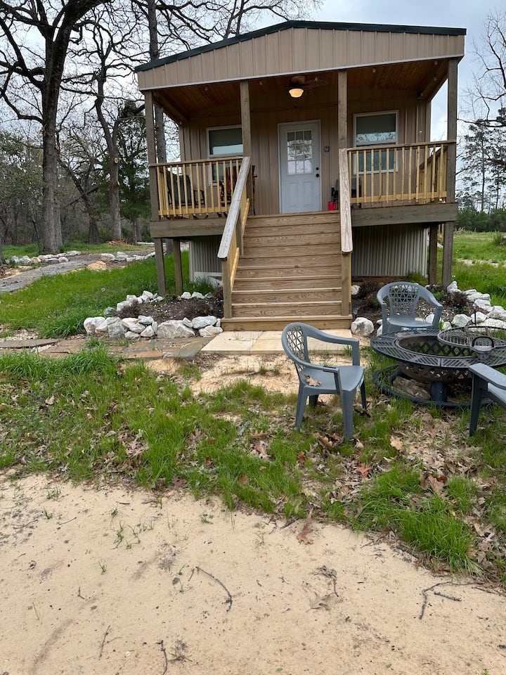 Lumber Jack Cabin
Is Cozy Over Look A Nice Lake. - Nacogdoches, TX