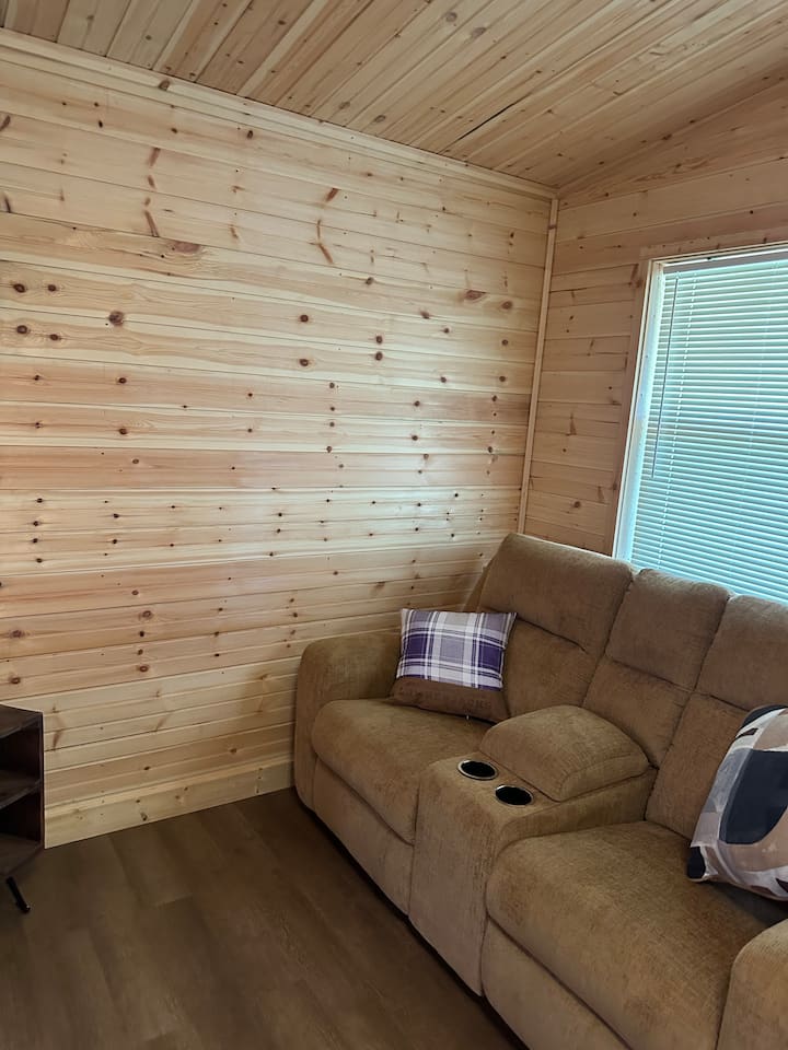 Lumber Jack Cabin
Is Cozy Over Look A Nice Lake. - Nacogdoches, TX